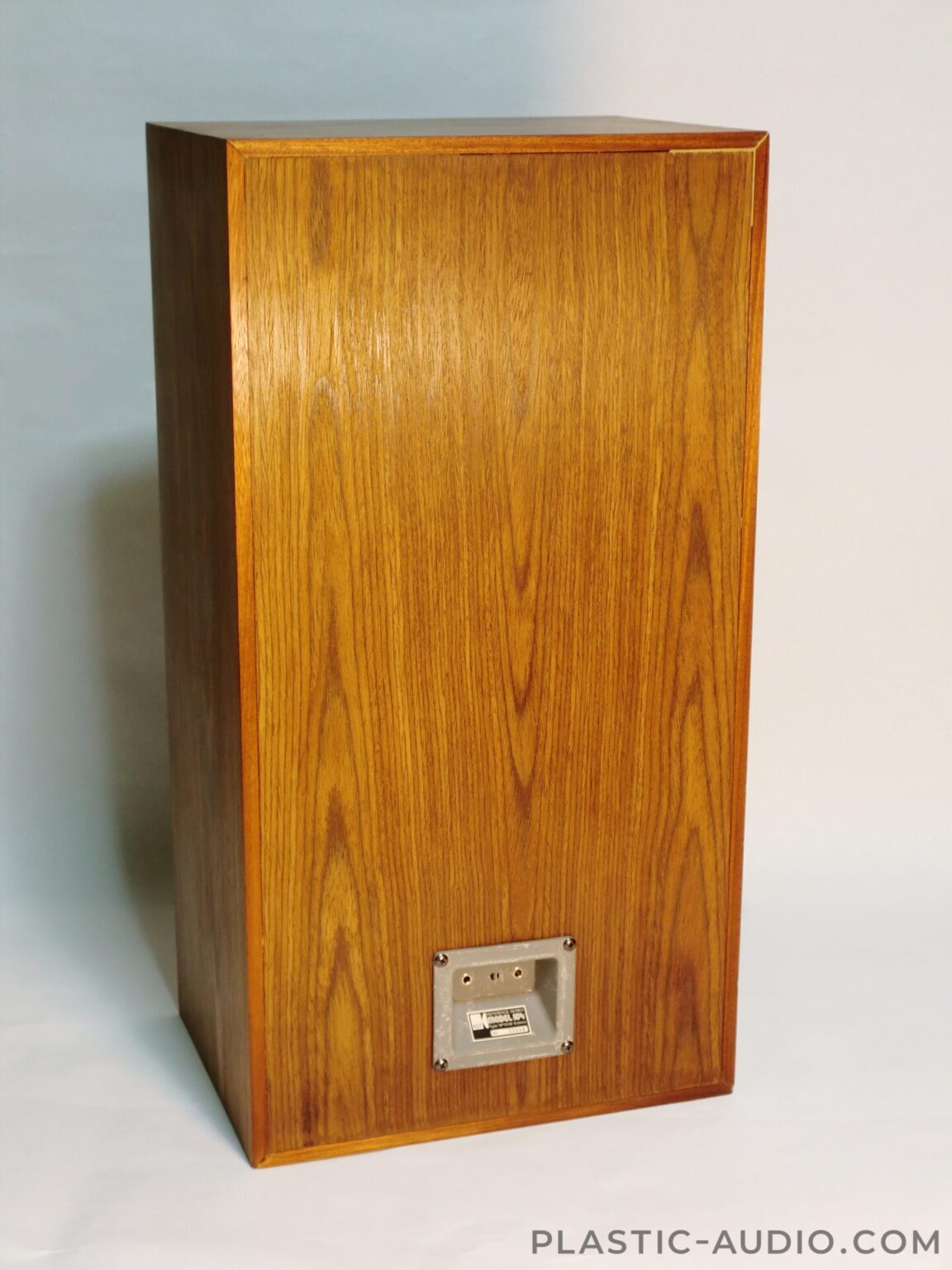 KEF Model 104のレビュー：圧倒的な太さ・濃さ・解像度。 | Plastic Audio